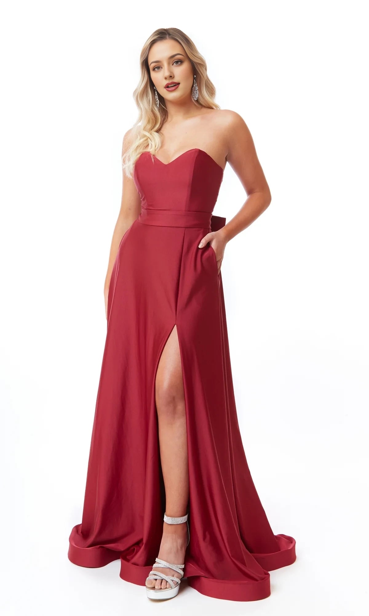 Off shoulder collar sleeveless strapless backless side slit and floor ...